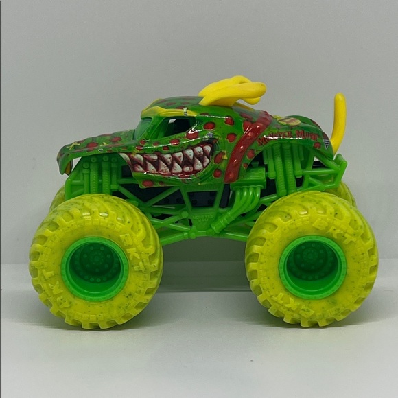 Monster Jam | Toys | Monster Jam Monster Mutt Dalmatian 220 Zombie Vs ...